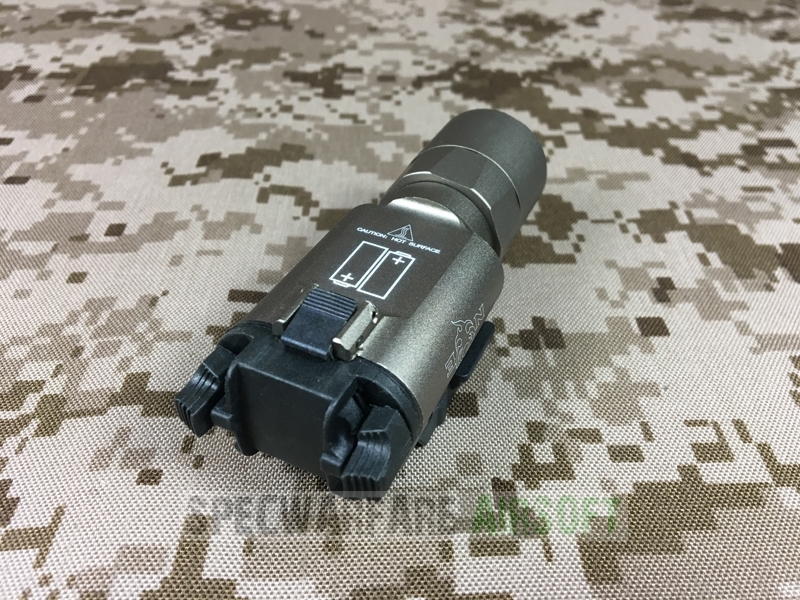 Specwarfare Airsoft. Night Evolution X300U LED FlashLight (Dark Earth)